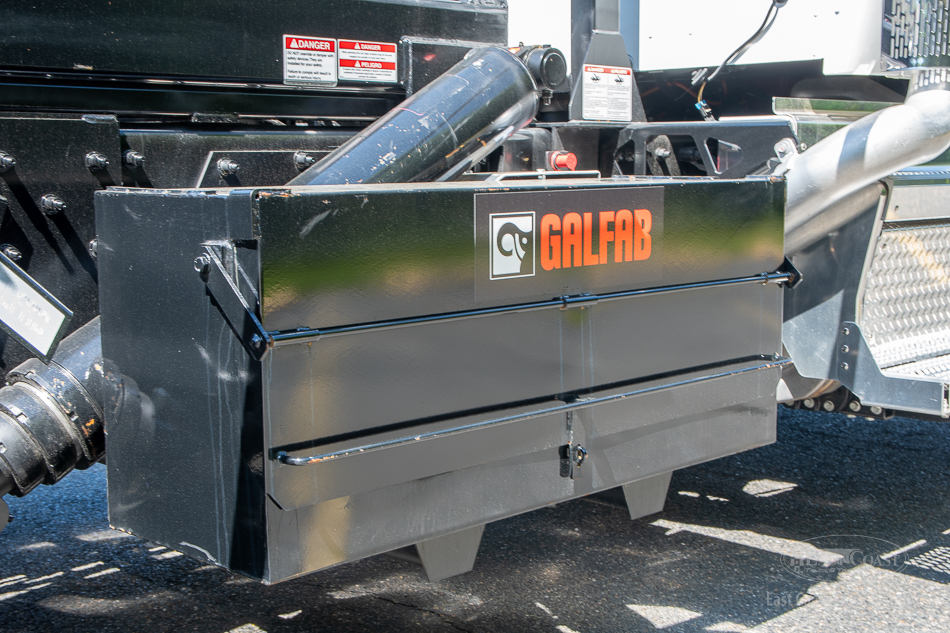 2025 Peterbilt 567 & Galfab 75K Outside Rail Hoist