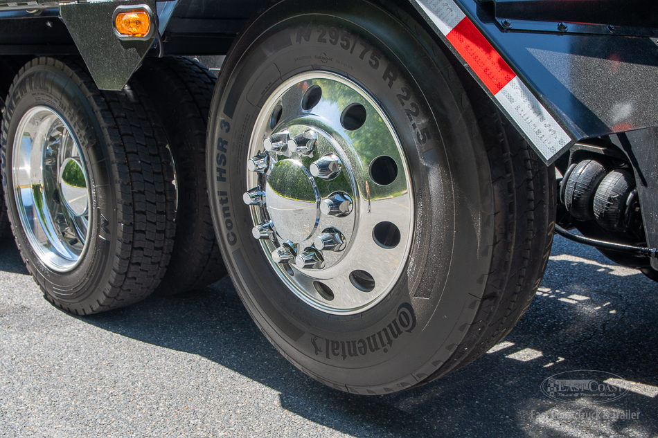 2025 Peterbilt 567 & Galfab 75K Outside Rail Hoist