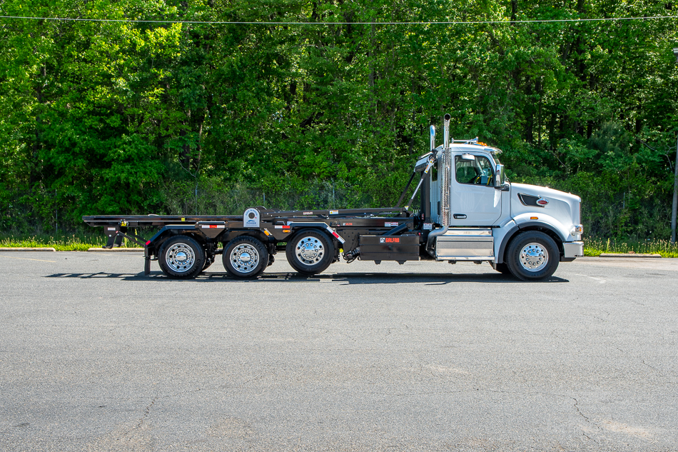 2025 Peterbilt 567 & Galfab 75K Outside Rail Hoist