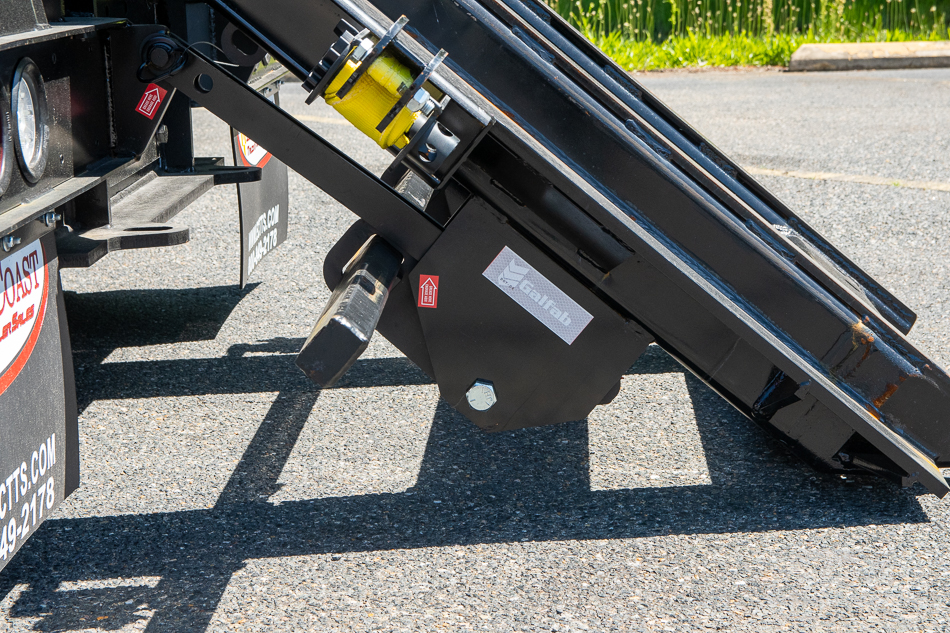 2025 Peterbilt 567 & Galfab 75K Outside Rail Hoist