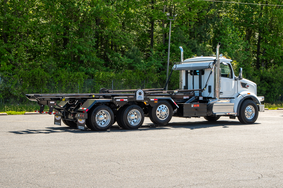 2025 Peterbilt 567 & Galfab 75K Outside Rail Hoist