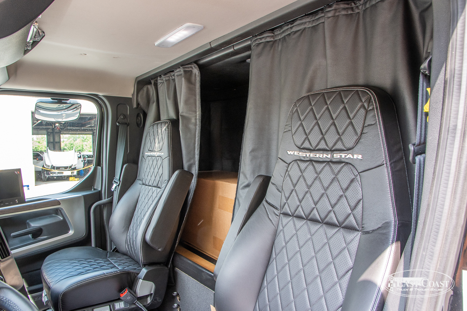 2024 Western Star 49X & Jerr-Dan JFB 50 Ton Integrated Heavy