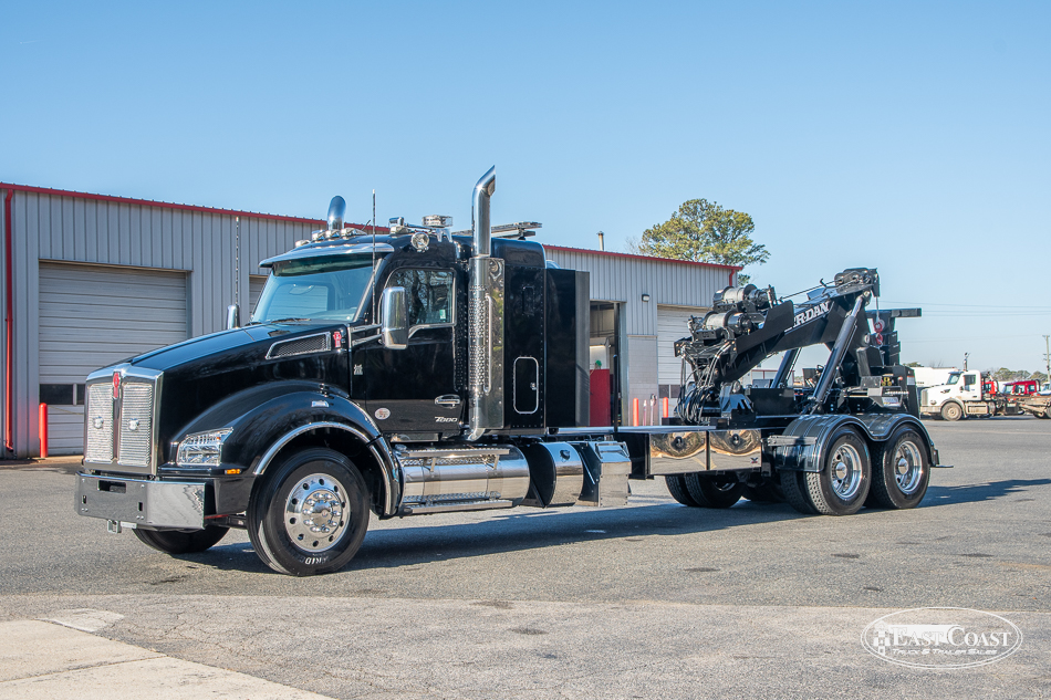 2024 Peterbilt 389 w/ Sleeper & Jerr-Dan 25 Ton INT Wrecker