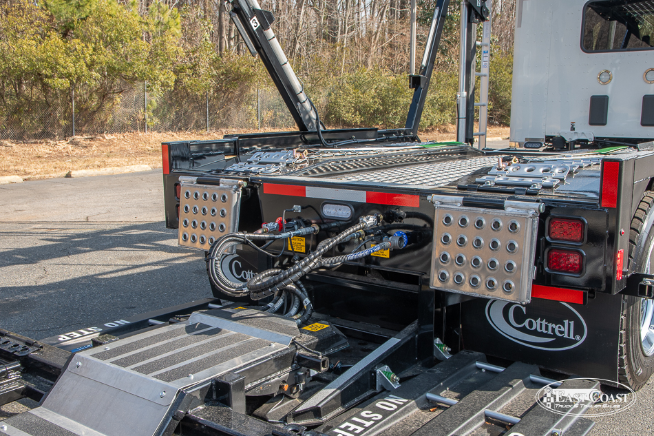 2025 Peterbilt 589 Hauler